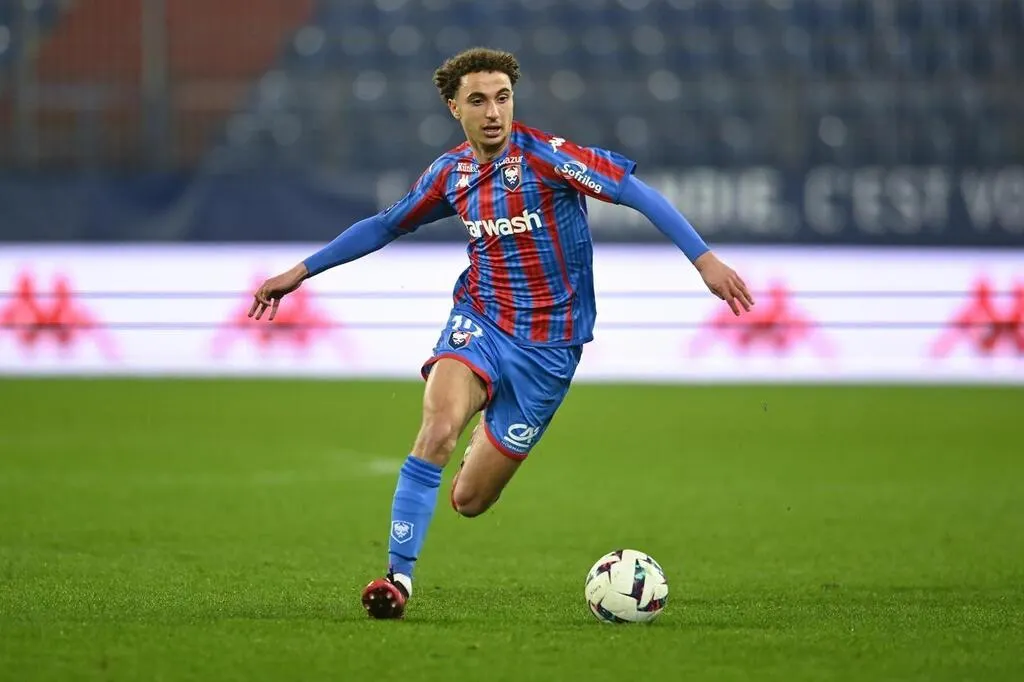 SM Caen. Mohamed Hafid prolonge jusqu’en 2026 . Sport - Redon.maville.com