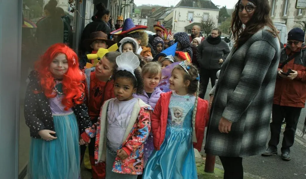 La Chèze. Les écoliers de Jean-Cadoret défilent pour le carnaval ...