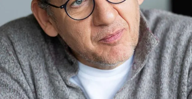 Dany Boon seul sur la scène de l’Espace Mayenne de Laval, en mai 2025 ...