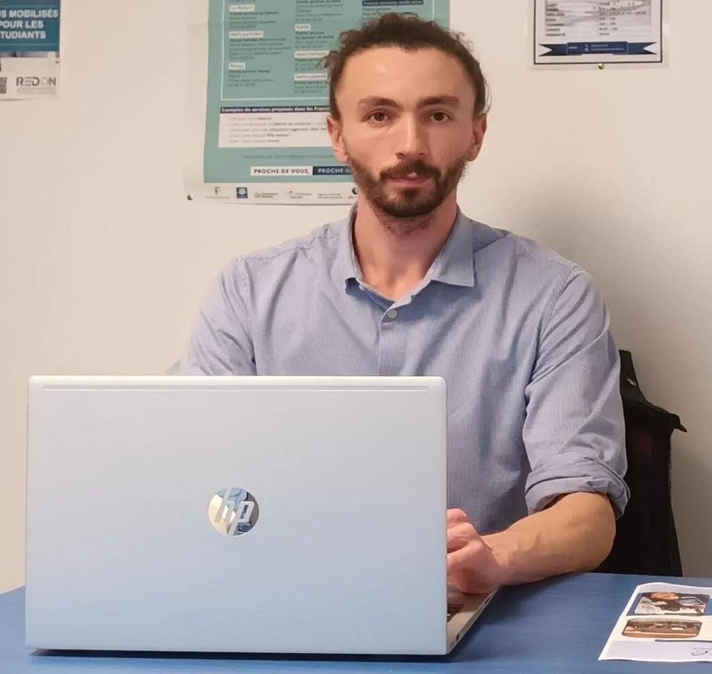 Saint-Nicolas-de-Redon. Profession : assistant informatique à domicile ...