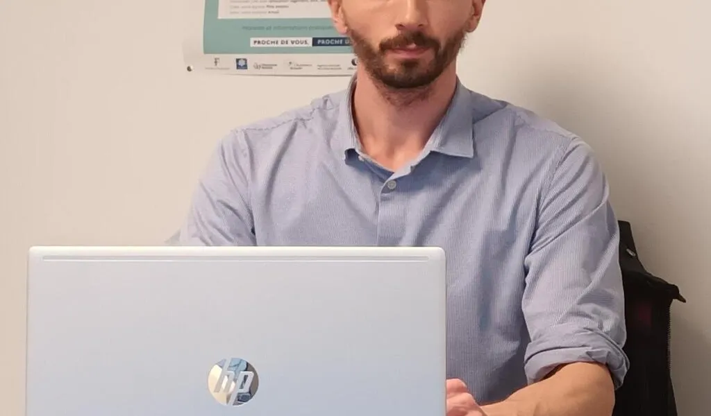 Saint-Nicolas-de-Redon. Profession : assistant informatique à domicile ...