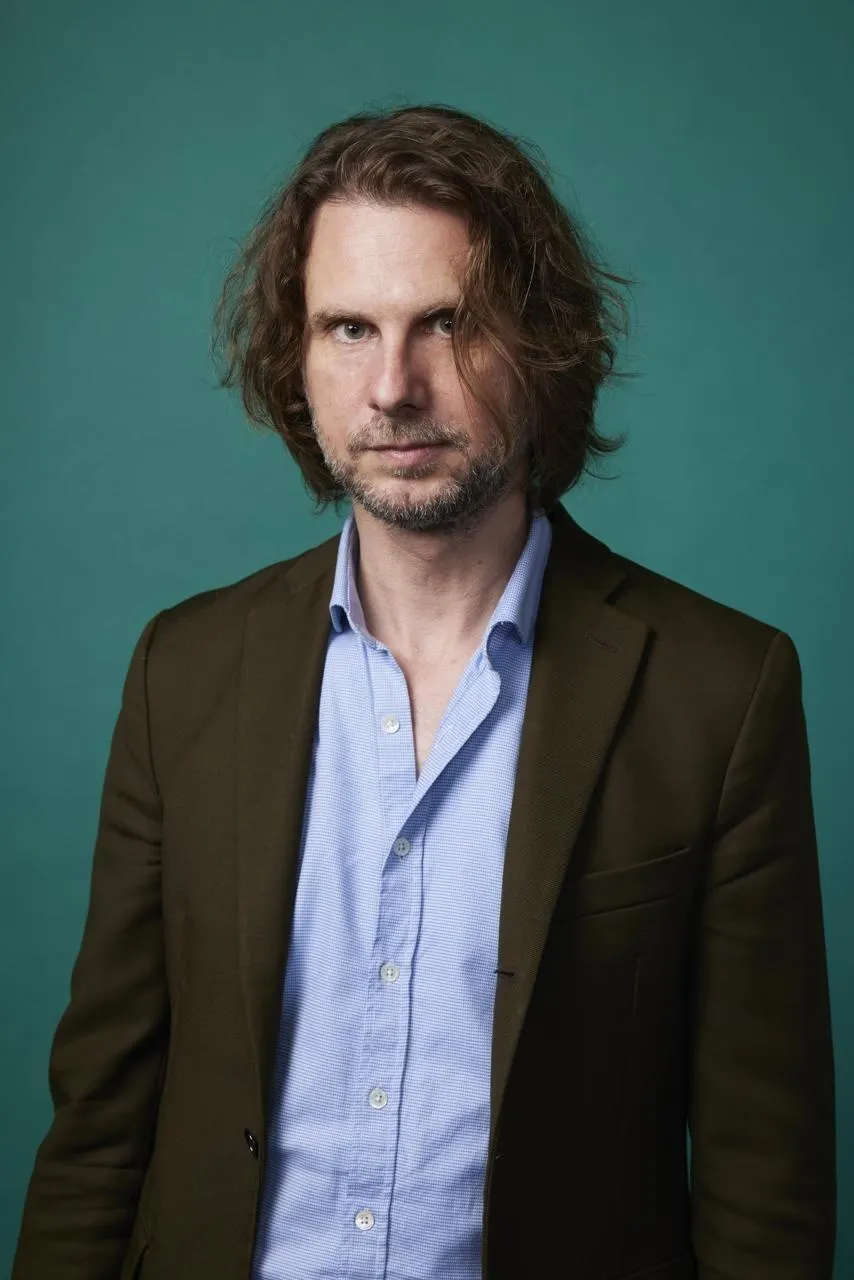 « Les yeux de Mona » : derrière le succès international de ce livre ...