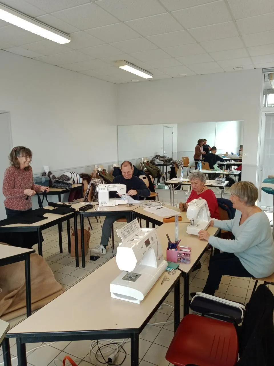 Le cercle celtique Galet’s Jade de Saint-Michel-Chef-Chef fabrique ses nouveaux costumes - Saint ...