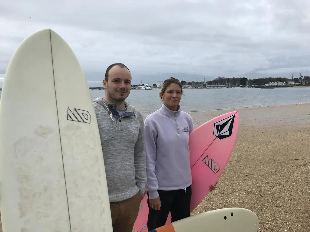Dans le Finistère, ils lancent Surfster, une plateforme dédiée à la ...
