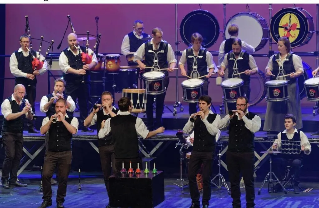 Comment ce bagad breton s’est retrouvé sur les immenses écrans de Times ...