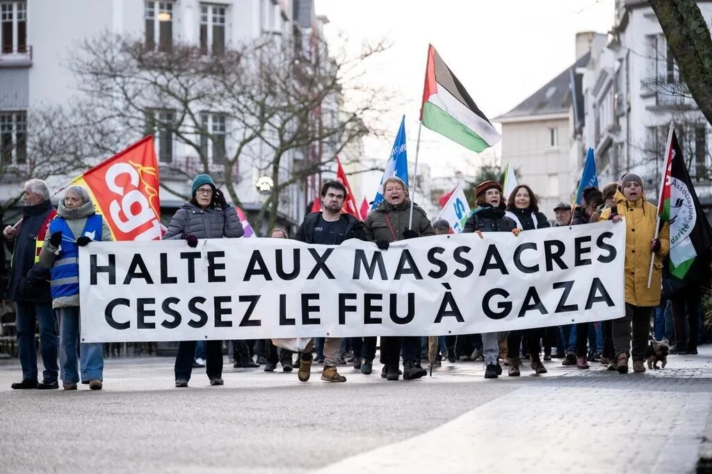 À Lorient, une centaine de manifestants appelle au cessez-le-feu à Gaza ...