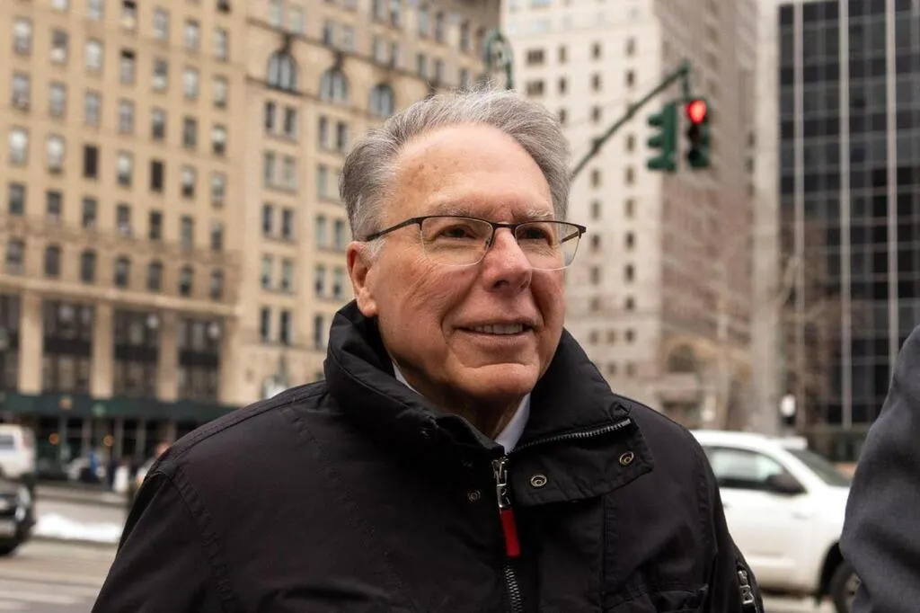 L’ex-patron du lobby américain des armes NRA jugé coupable de ...