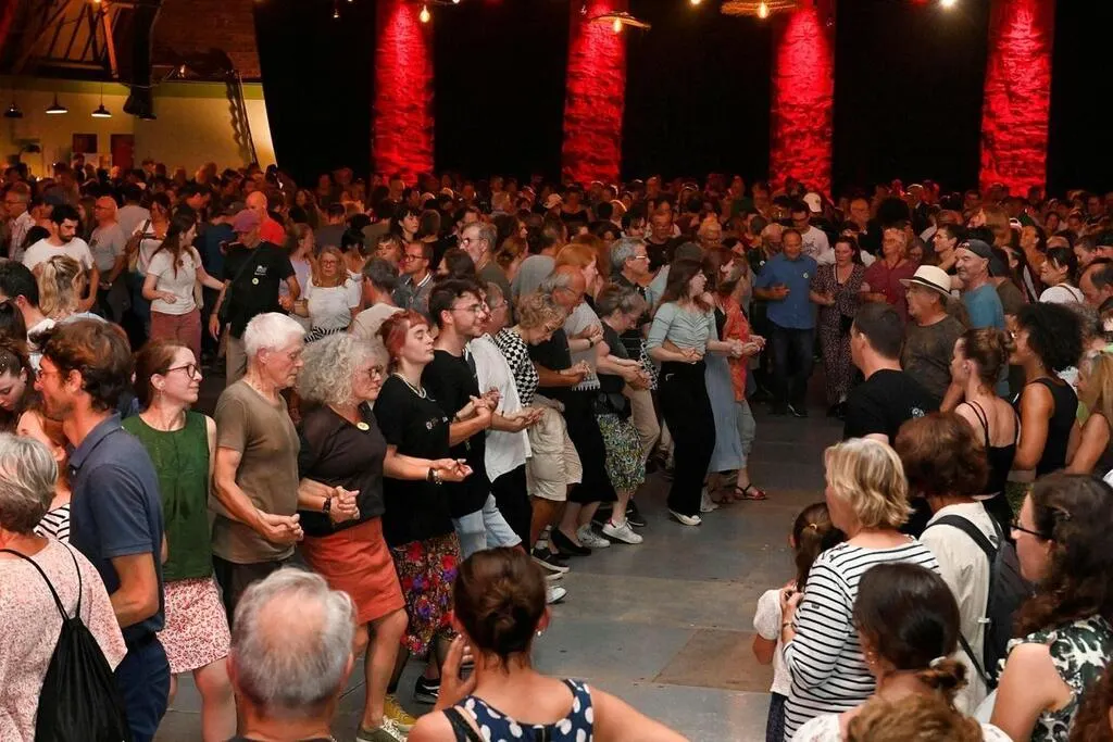À Crozon, le premier fest-noz de Veille en presqu’île met les artistes ...
