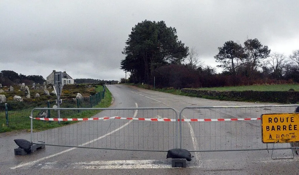 Carnac. Les plots blancs de la rue du Ménec enlevés - Pontivy.maville.com