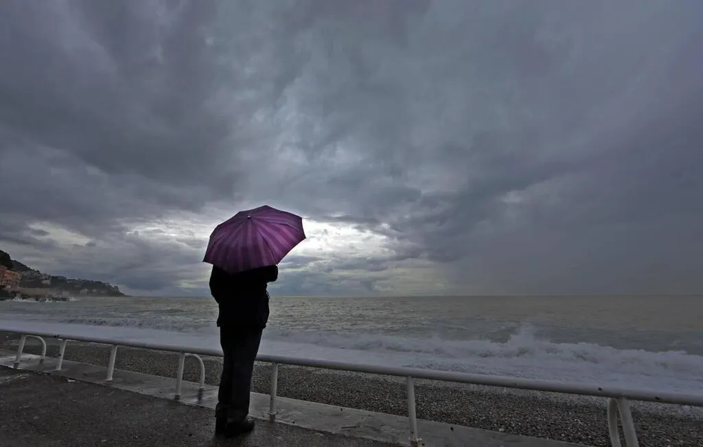 Des pluies records à Nice, où l’équivalent de deux mois de ...