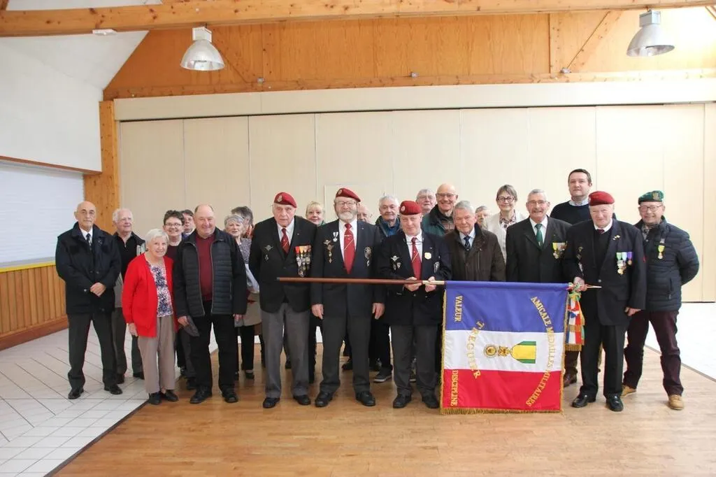 Les médaillés militaires à Tréguier fidèles à leur devise « Valeur et ...