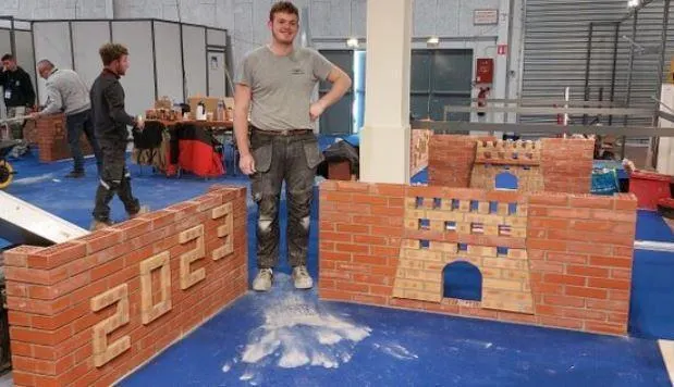 Ce jeune maçon de Loire-Atlantique représentera la France aux ...