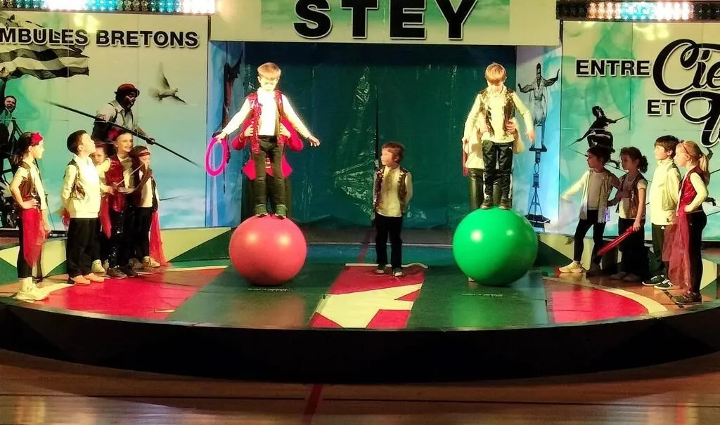 Pacé. Centre de loisirs : les jeunes s’initient au cirque - Saint-Malo ...