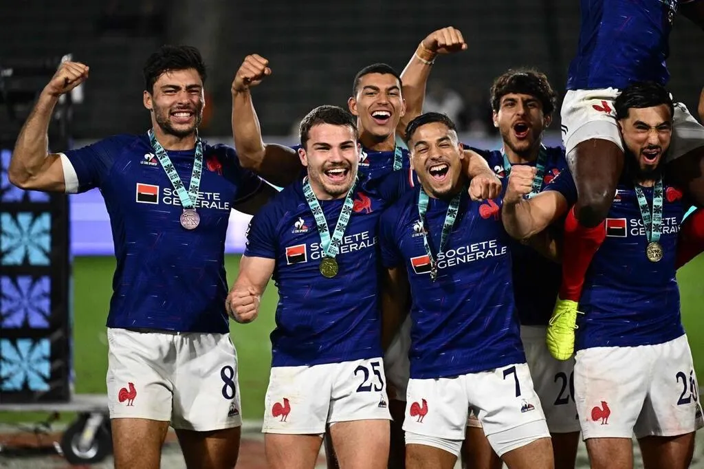 Rugby à 7. Portée par Antoine Dupont, l’équipe de France signe une ...