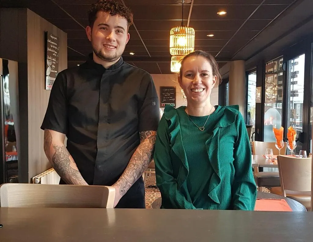 Solenn et Florian prennent les rênes de l’Atypic, sur l’esplanade du ...