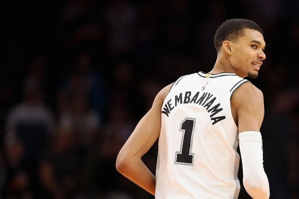 NBA. Toujours plus haut, Victor Wembanyama élu rookie du mois de ...