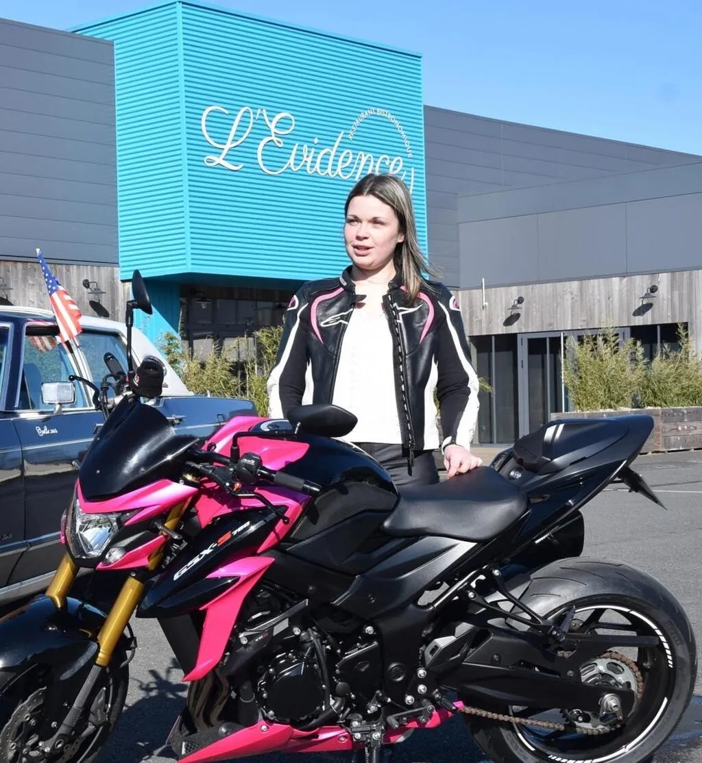 Mordues d’auto-moto, ces femmes font tomber les préjugés, à Yffiniac ...