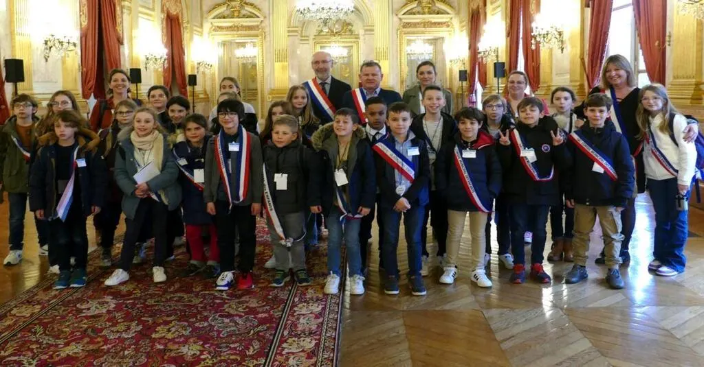 Saint-Philbert-de-Grand-Lieu. Les jeunes élus du conseil municipal des enfants visitent - La ...