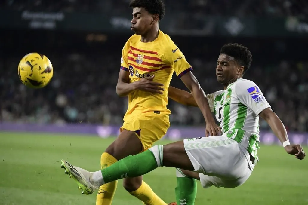 OL. Le latéral brésilien Abner Vinicius en passe de s’engager pour cinq ...