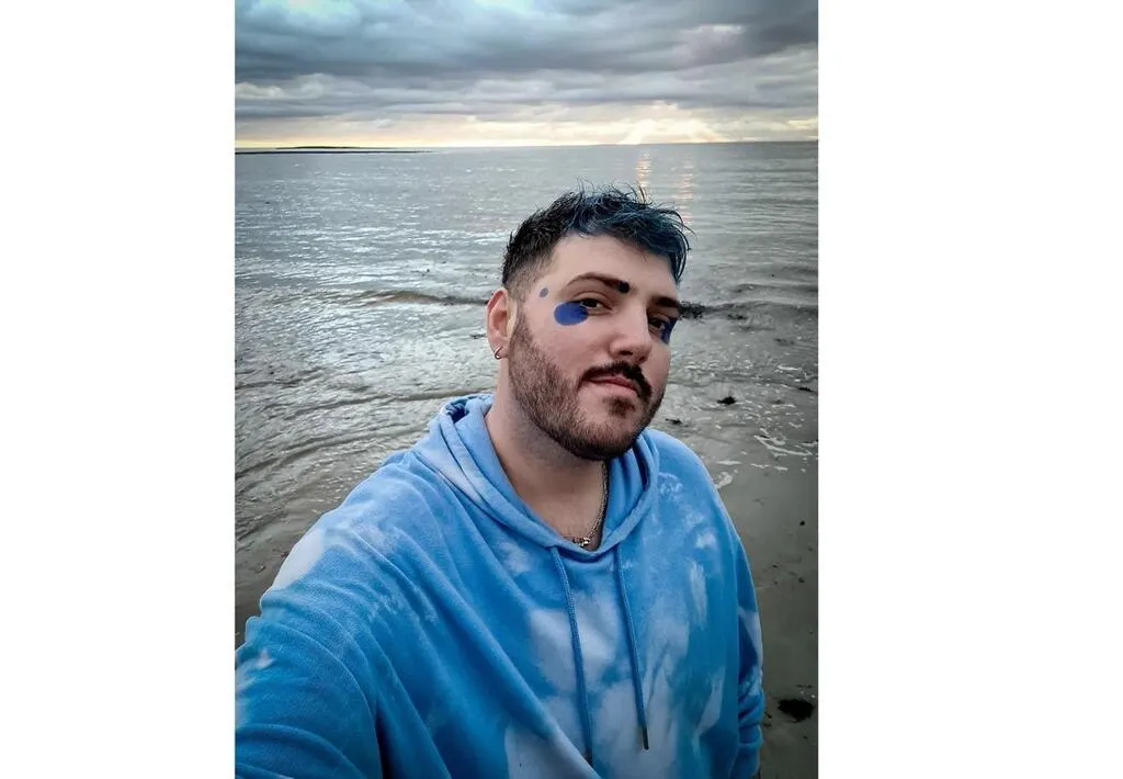 Après The Voice, Kevin Yven a tourné son clip « Cauchemar » dans le ...