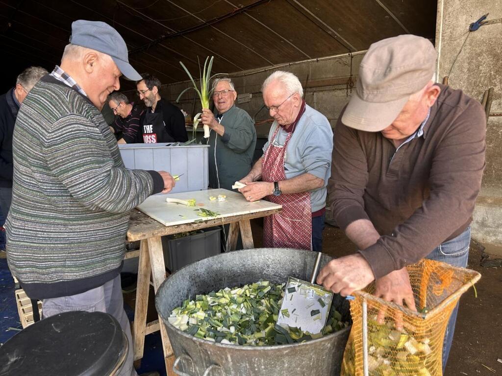 VIDÉO. Deux tonnes de légumes coupés pour la Pot bouille, le pot-au-feu ... VIDÉO. Deux tonnes de légumes coupés pour la Pot bouille, le pot-au-feu ...
