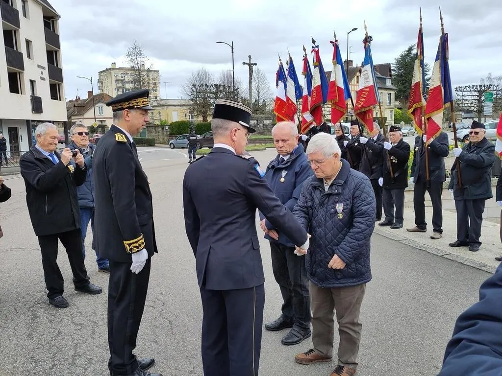 Deux médaillés à la cérémonie en l’honneur des victimes d’Algérie à ...