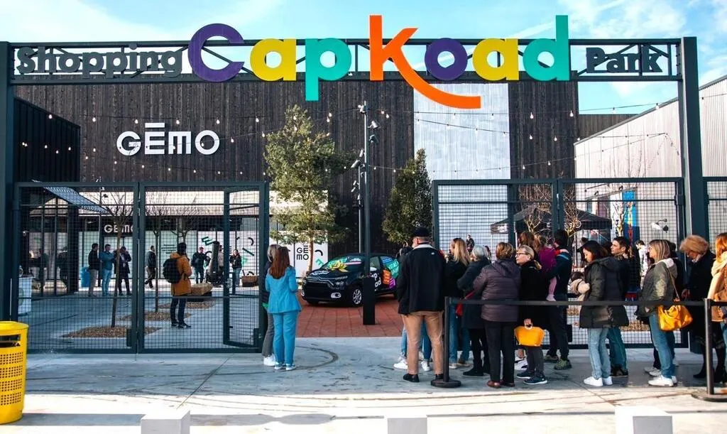 «On aura tout ce qu’il faut ici» : succès de l’ouverture du méga centre ...