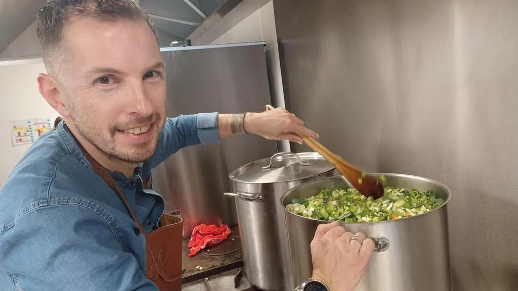 Le chef étoilé Éric Guérin fait bouillir la soupe « impopulaire » à ...