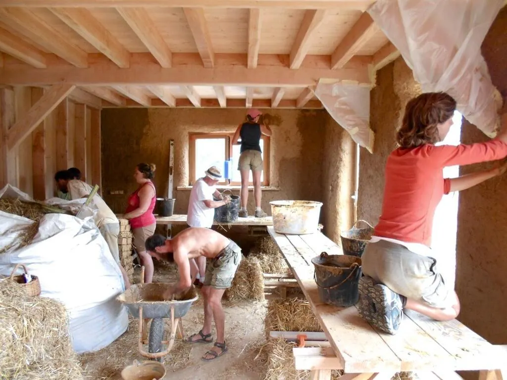 Construire soi-même sa maison en terre paille et bois : l’aventure dans ...