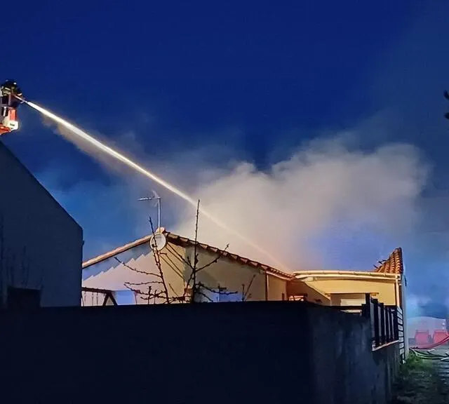 En pleine nuit, une maison détruite par le feu en Maine-et-Loire - La Baule.maville.com