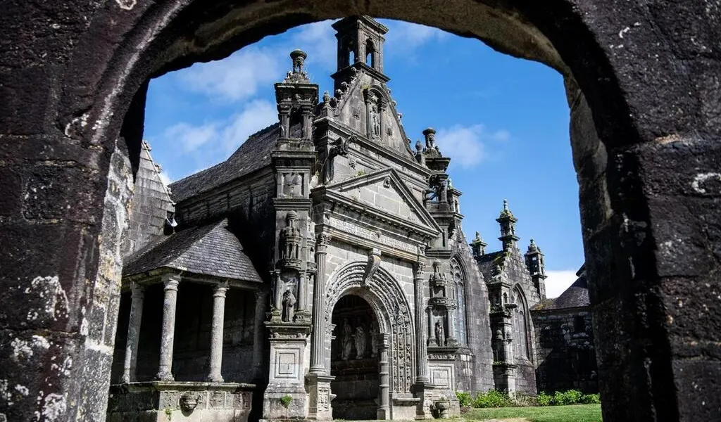 Enclos paroissiaux dans le Finistère : une étape de plus franchie pour ...