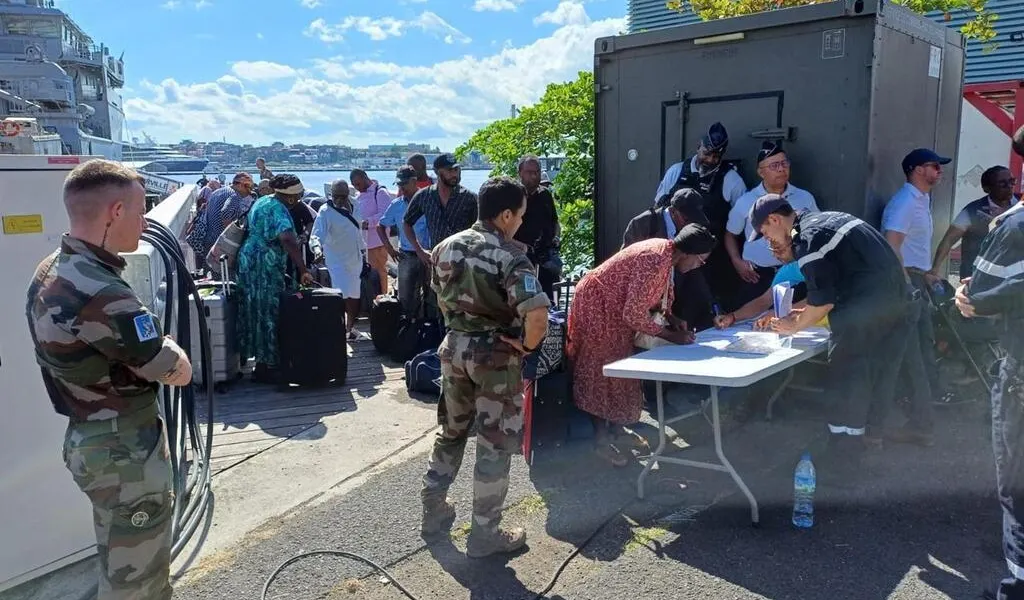 Arrivés en Martinique, le « soulagement et le déchirement » des évacués ...