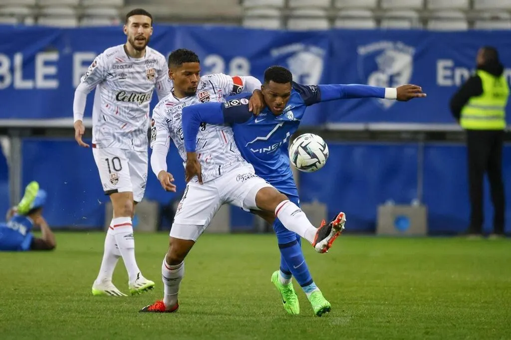 EA Guingamp. Un bon nul, mais des regrets à la fin contre Grenoble . Sport - Guingamp.maville.com