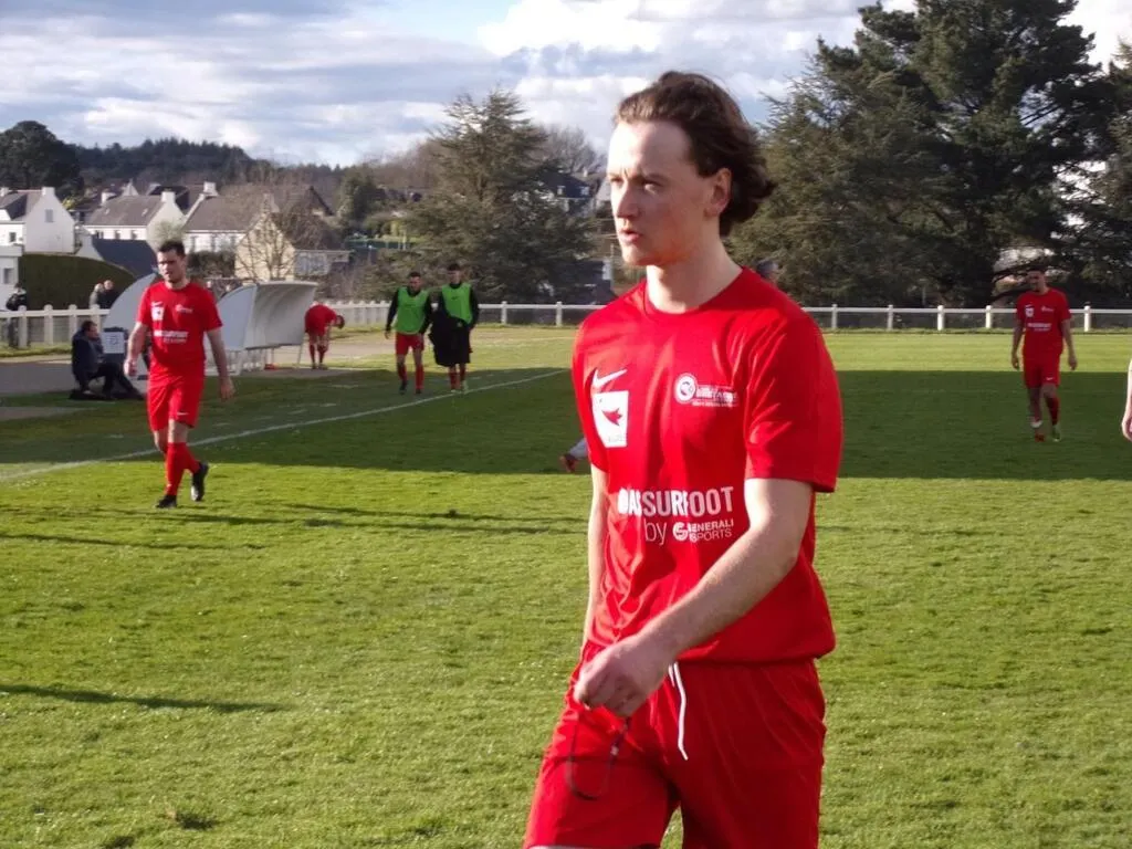 Foot. Coupe de Bretagne : Saint-Renan passe sans trembler . Sport ...