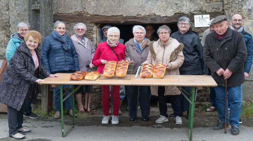 Saint-Maurice-le-Girard. La tradition de la cuisson de la brioche à la ...