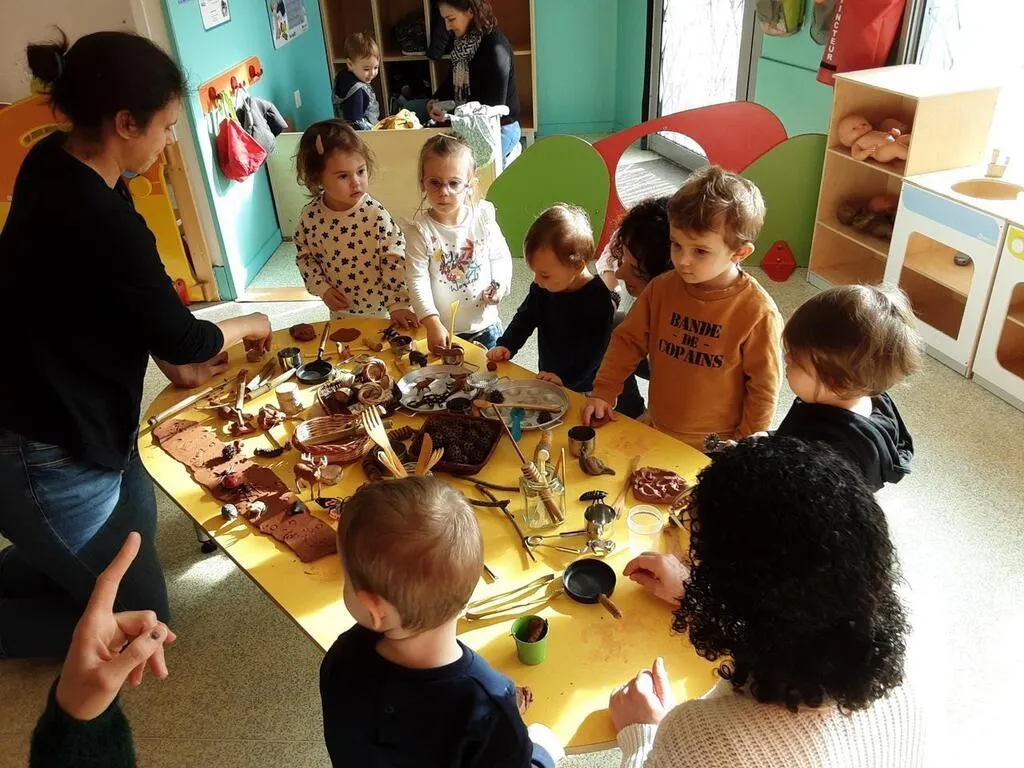 Cheffois. Un atelier d’exploration sensorielle à la micro-crèche des ...