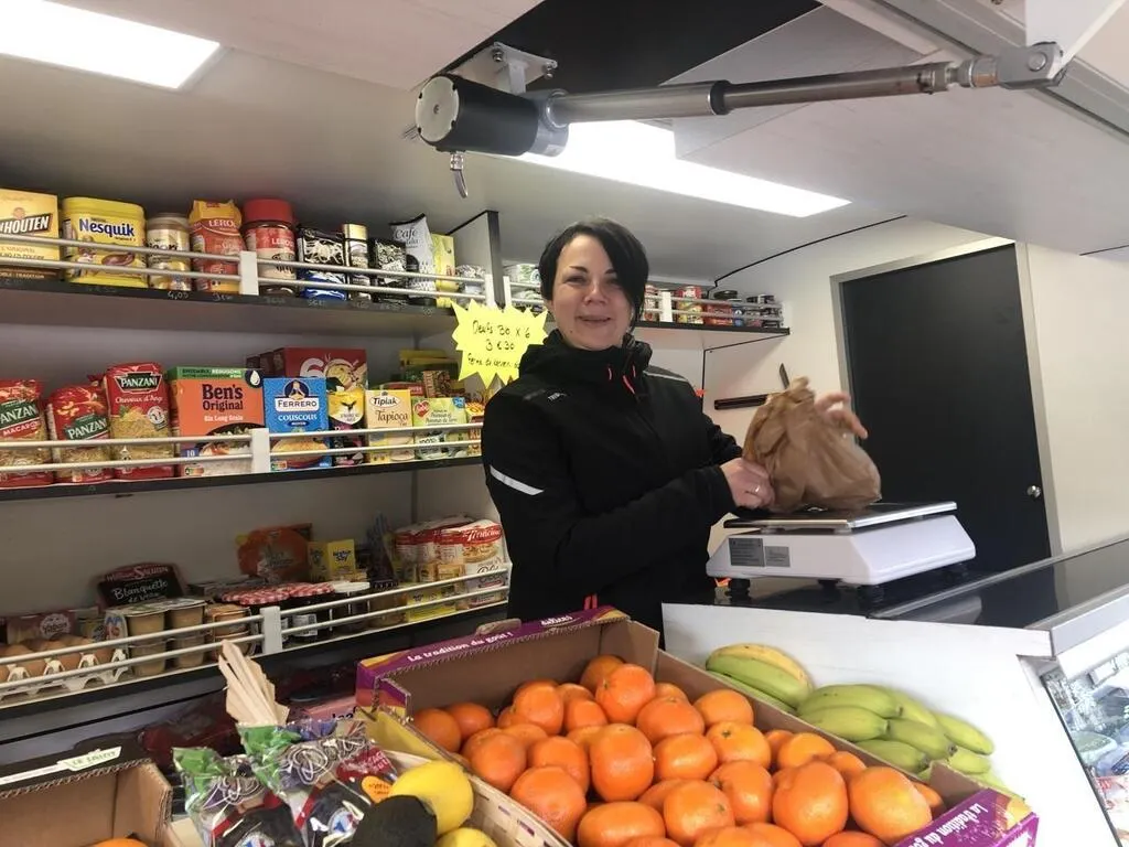 Légumes, produits laitiers : Une épicerie ambulante dans le centre de ...