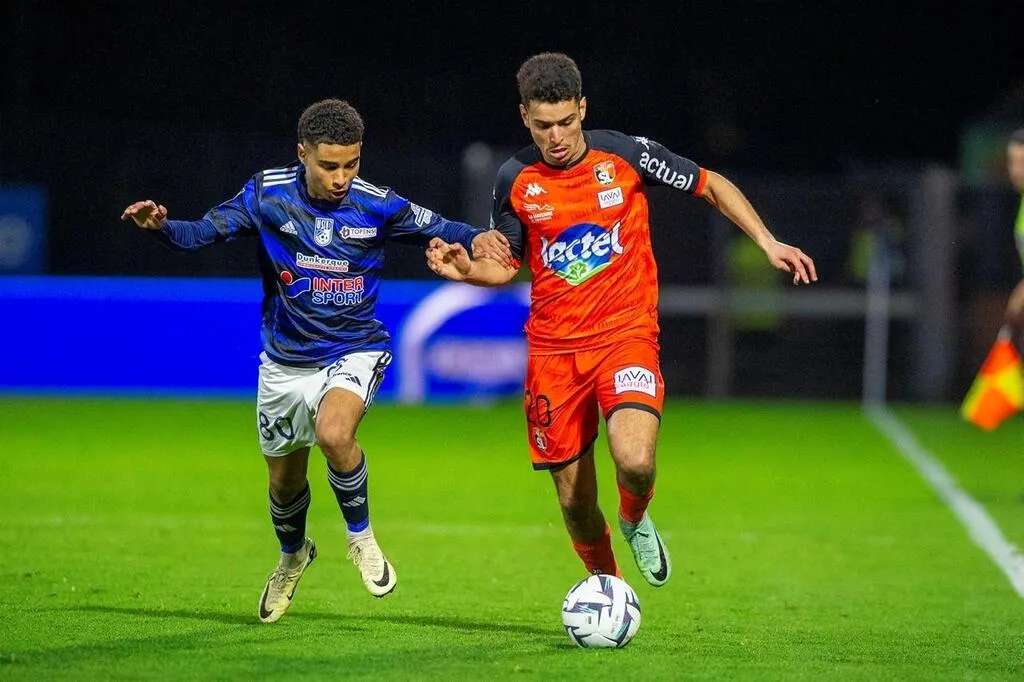 Stade lavallois. Tchokounté et Cherni dans un groupe de 18 Tango pour ...
