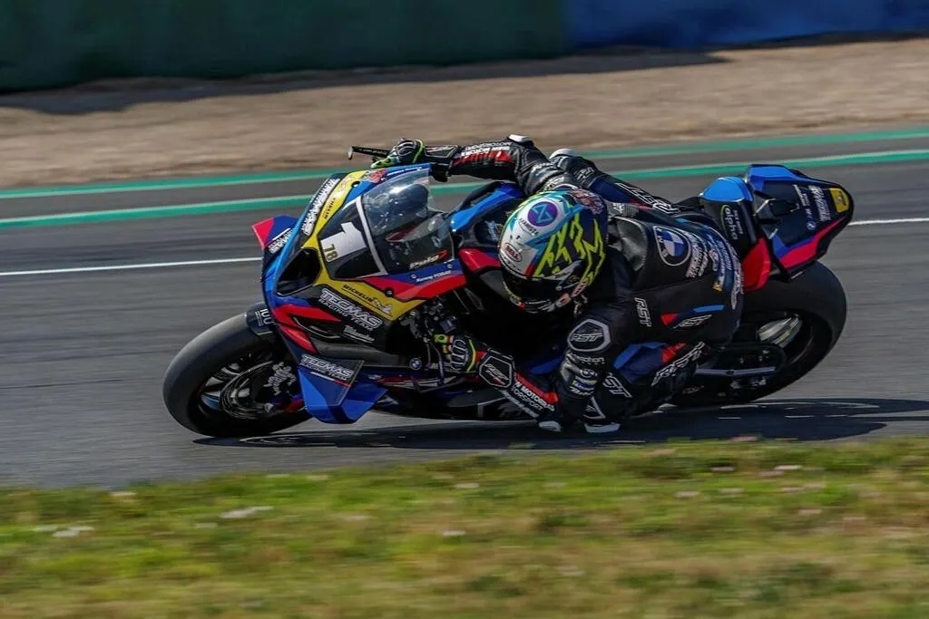 Moto Championnat De France Superbike La Vitesse Moto De Retour Au