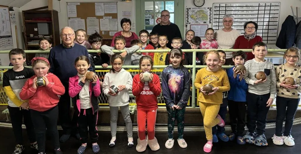Vernantes. Les élèves de l’école Eugène-Livet s’initient à la boule de ...