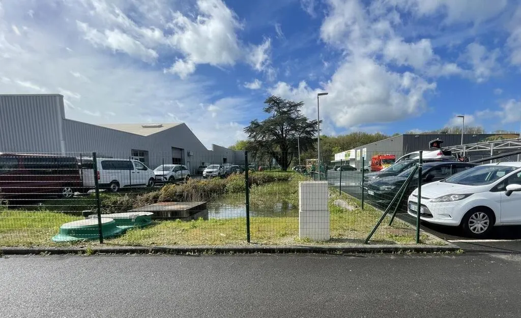 Sa voiture tombe dans un bassin d’orage sur un parking près de Nantes ...