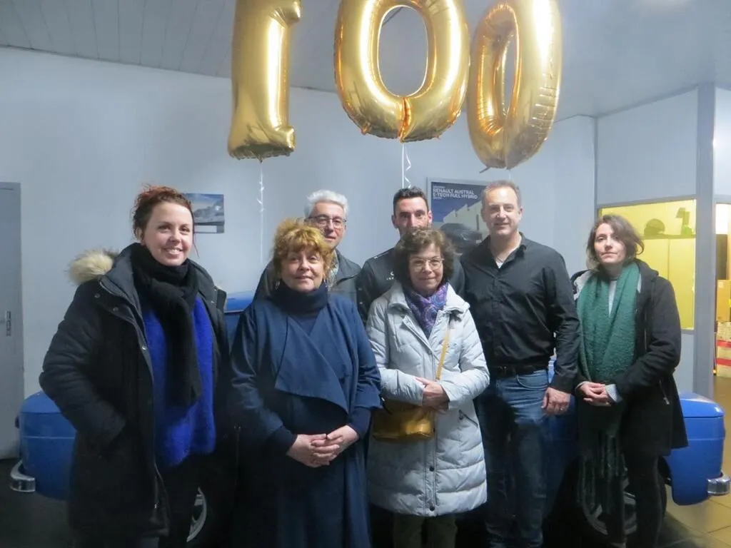 La famille Barbin célèbre les 100 ans du garage des Métairies - Saint ...