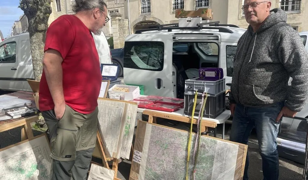 REPORTAGE. Au marché aux puces de Bayeux, les objets d’après-guerre ont la cote - Caen.maville.com