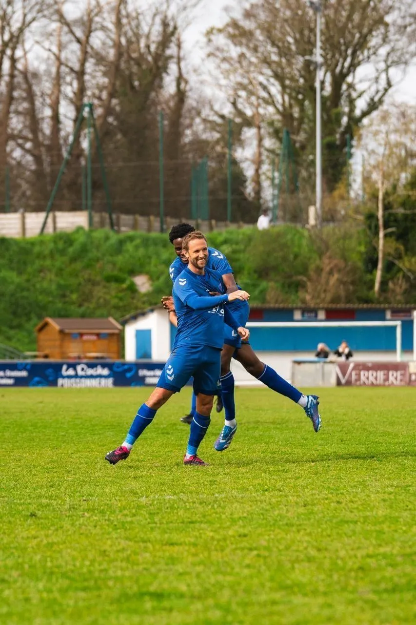 Football. R1 : Thibault Sinquin ravive Guy-Piriou contre la réserve du ...