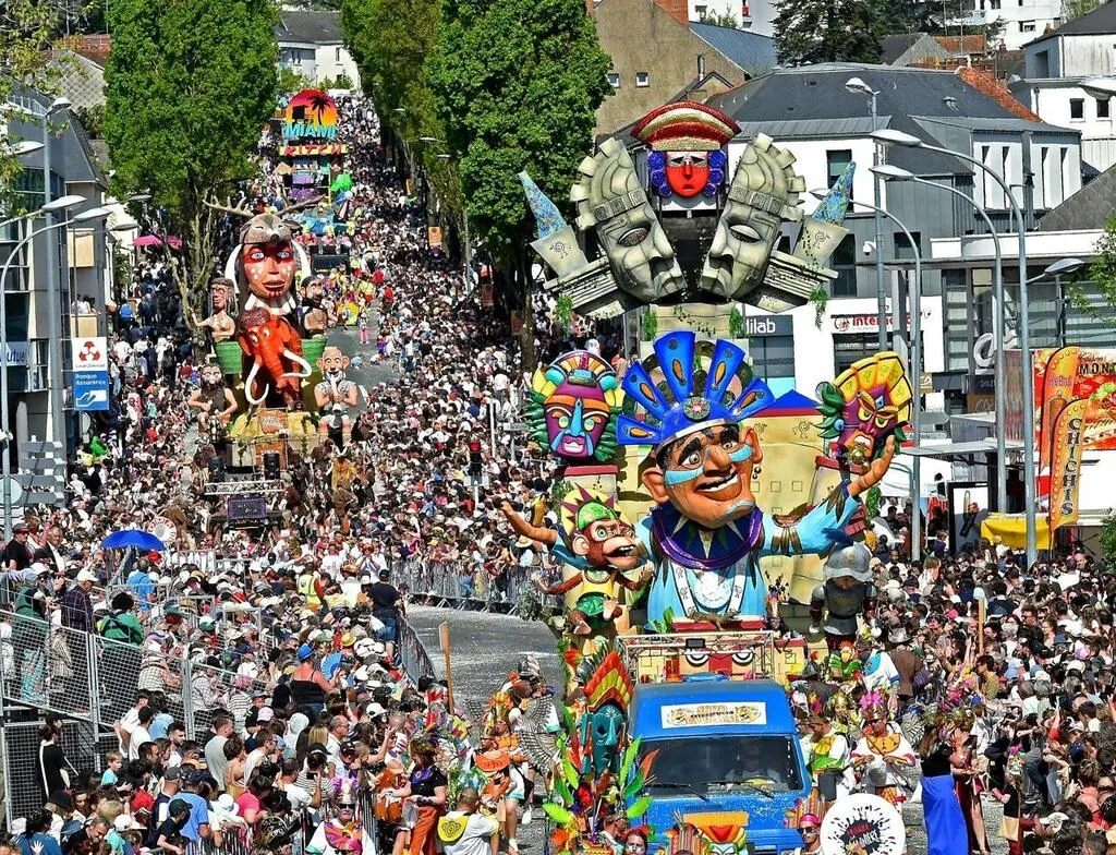 EN IMAGES. Le défilé de jour du carnaval de Cholet a drainé la foule ...