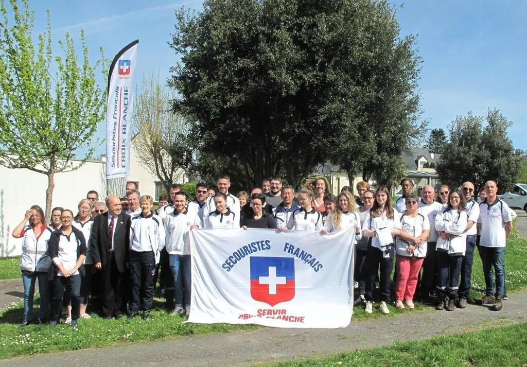 Les bénévoles de la Croix-Blanche secourent et forment - Saint-Nazaire ...