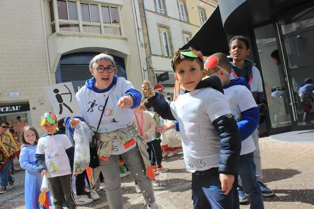 EN IMAGES. « Le carnaval, c’est lancer des confettis ! » : à Cholet, 1 ...