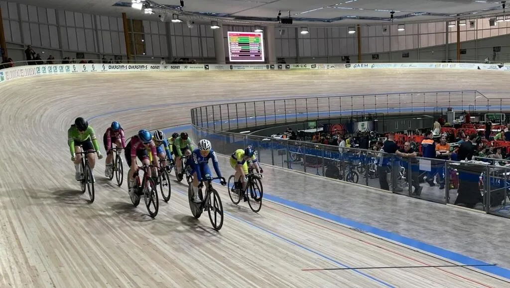 L’élite des jeunes cyclistes sur piste fait le spectacle au Vélodrome ...
