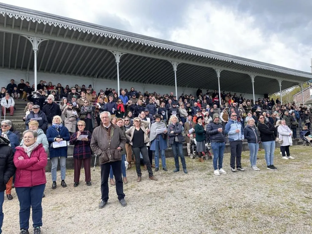 Près d’Argentan, près de mille spectateurs et turfistes aux courses du ...