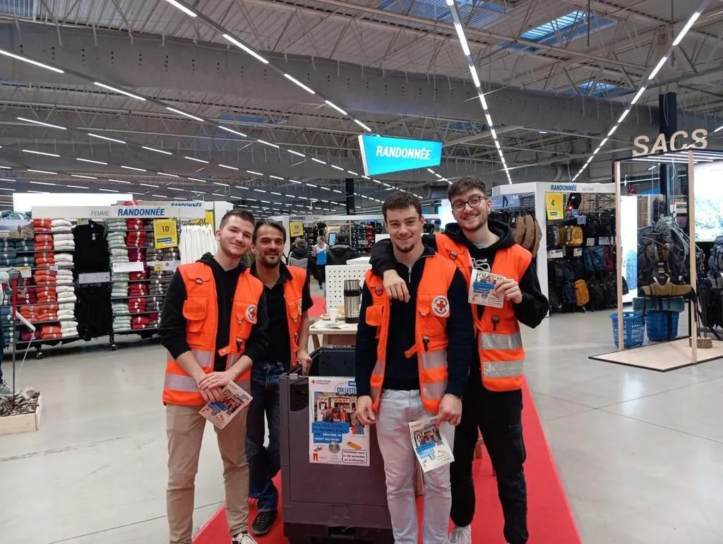 Au profit des maraudes, une collecte de la Croix Rouge au magasin ...